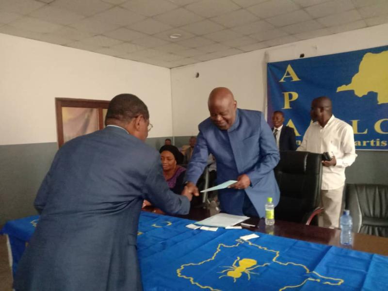 RDC: signature de la charte constitutive du regroupement politique APA/MLC par les partis ...